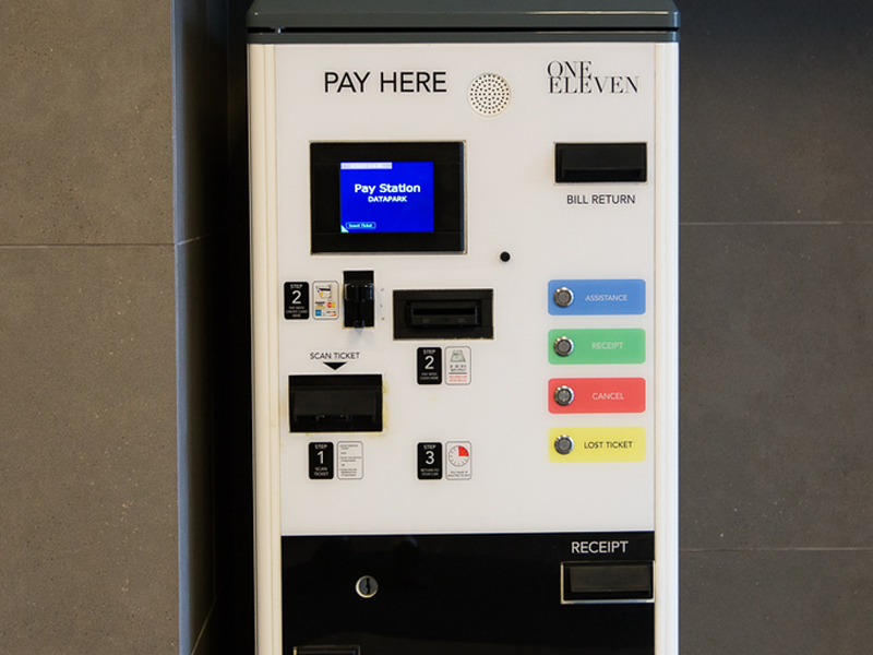 228 N. Clark St. Parking | ParkWhiz